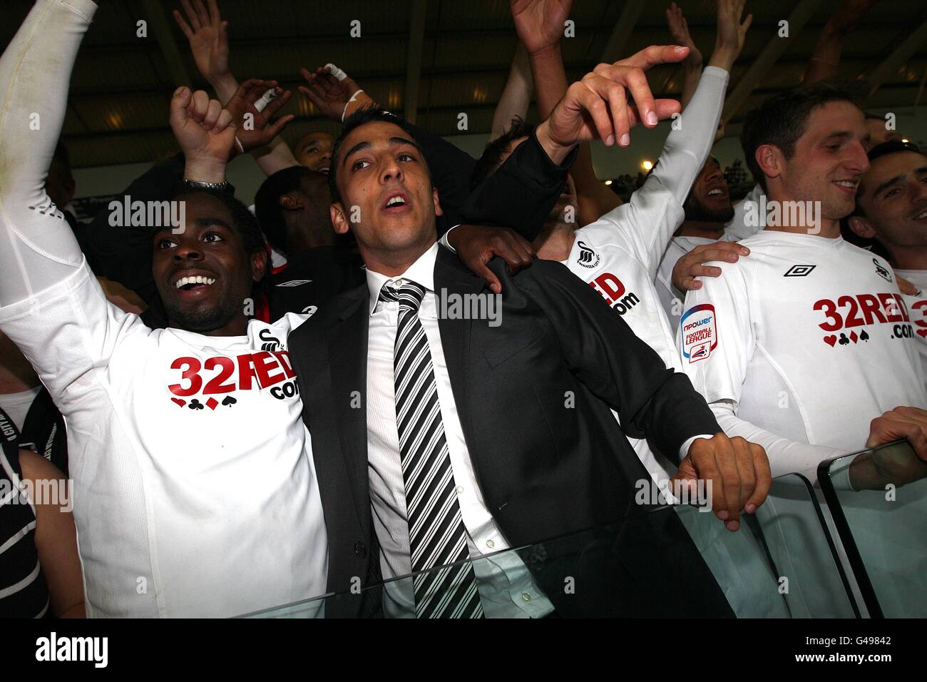 Swansea City's Nathan Dyer (left) celebrates in the stands Stock Photo ...