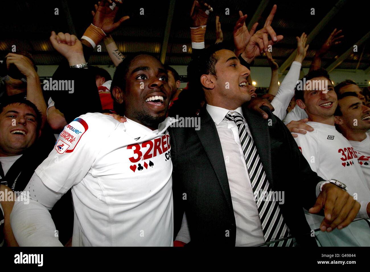 Swansea City's Nathan Dyer (left) celebrates in the stands Stock Photo ...