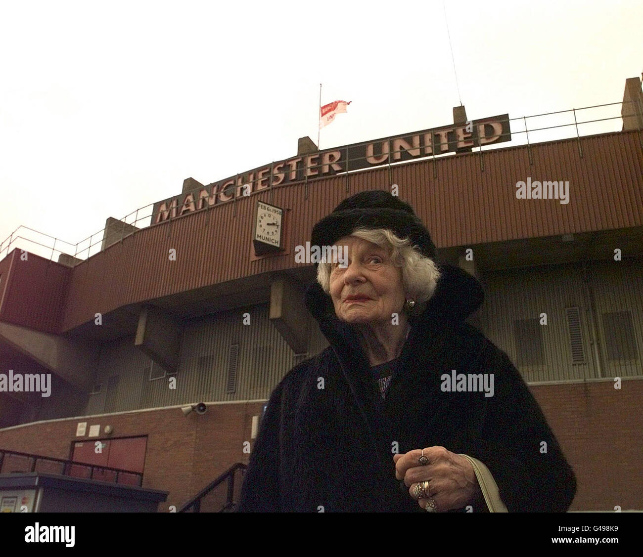 Sarah Edwards the mother of Busby babe Duncan Edwards l outside the Old ...