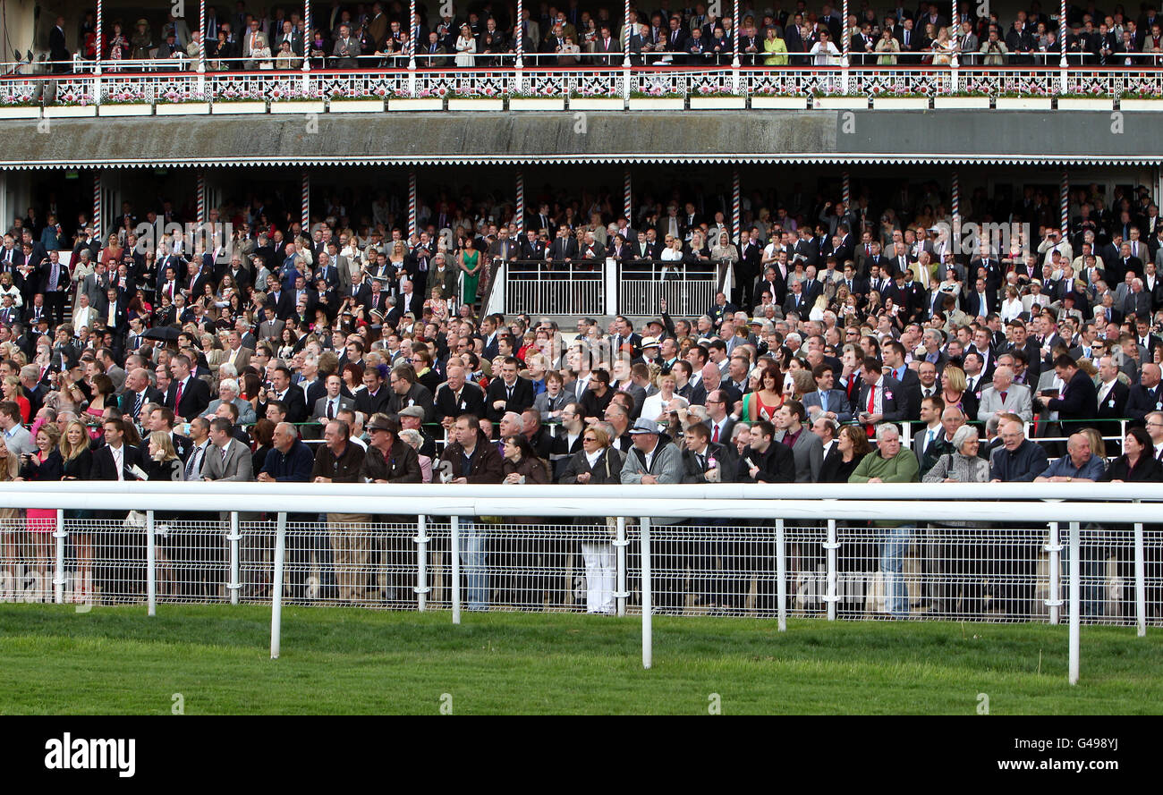 Racegoers watch the racing from the grandstand hi-res stock photography ...