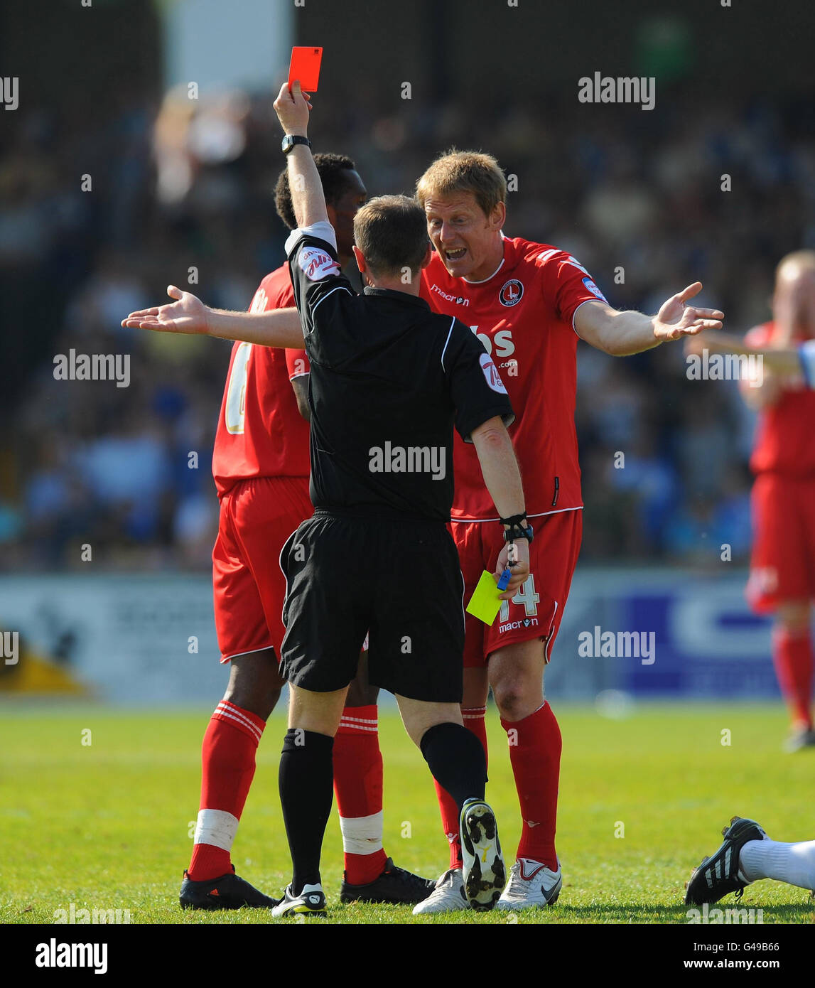 Referee rob lewis hi-res stock photography and images - Alamy