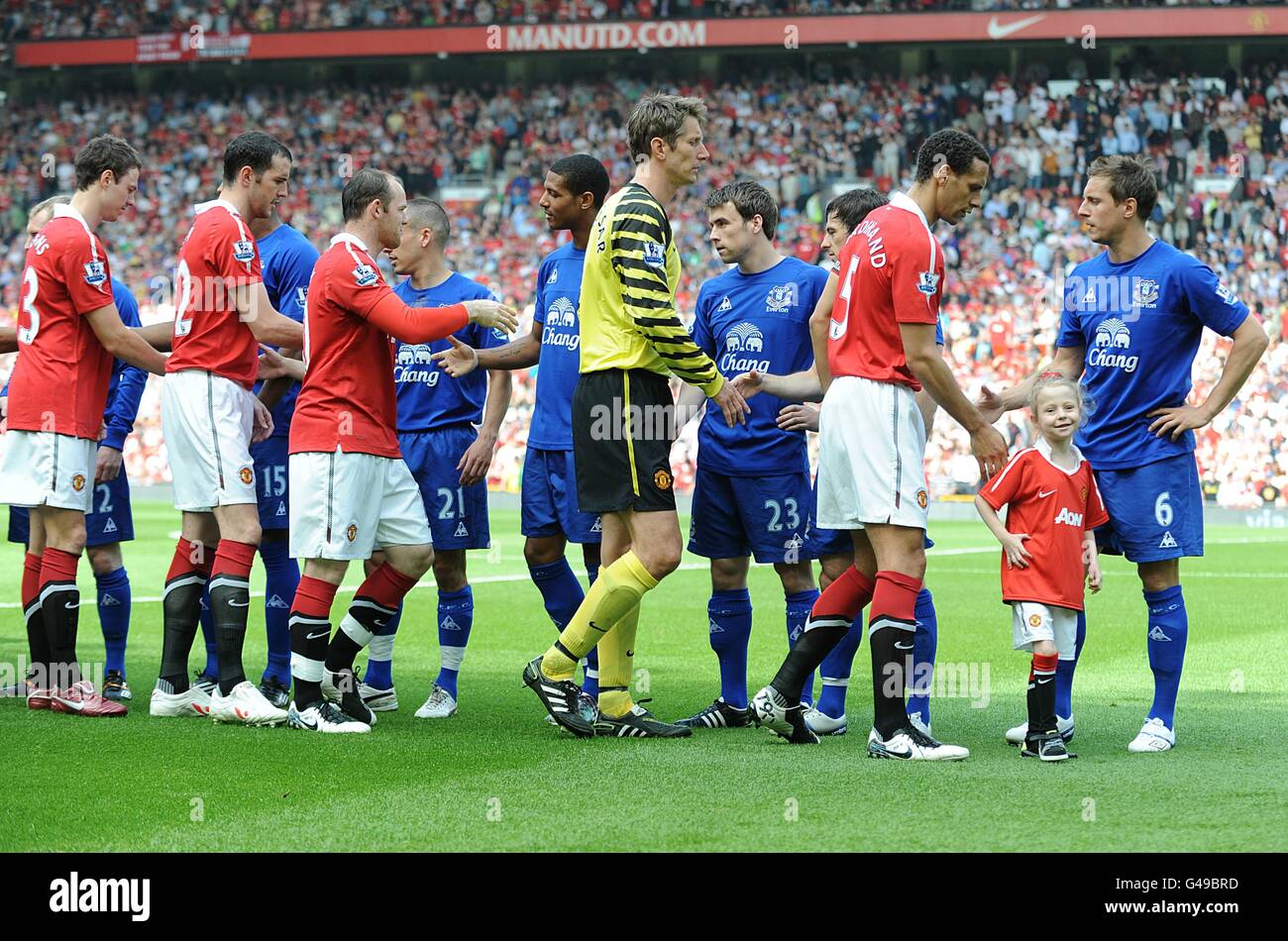 Manchester united trafford shake hands hi-res stock photography and ...