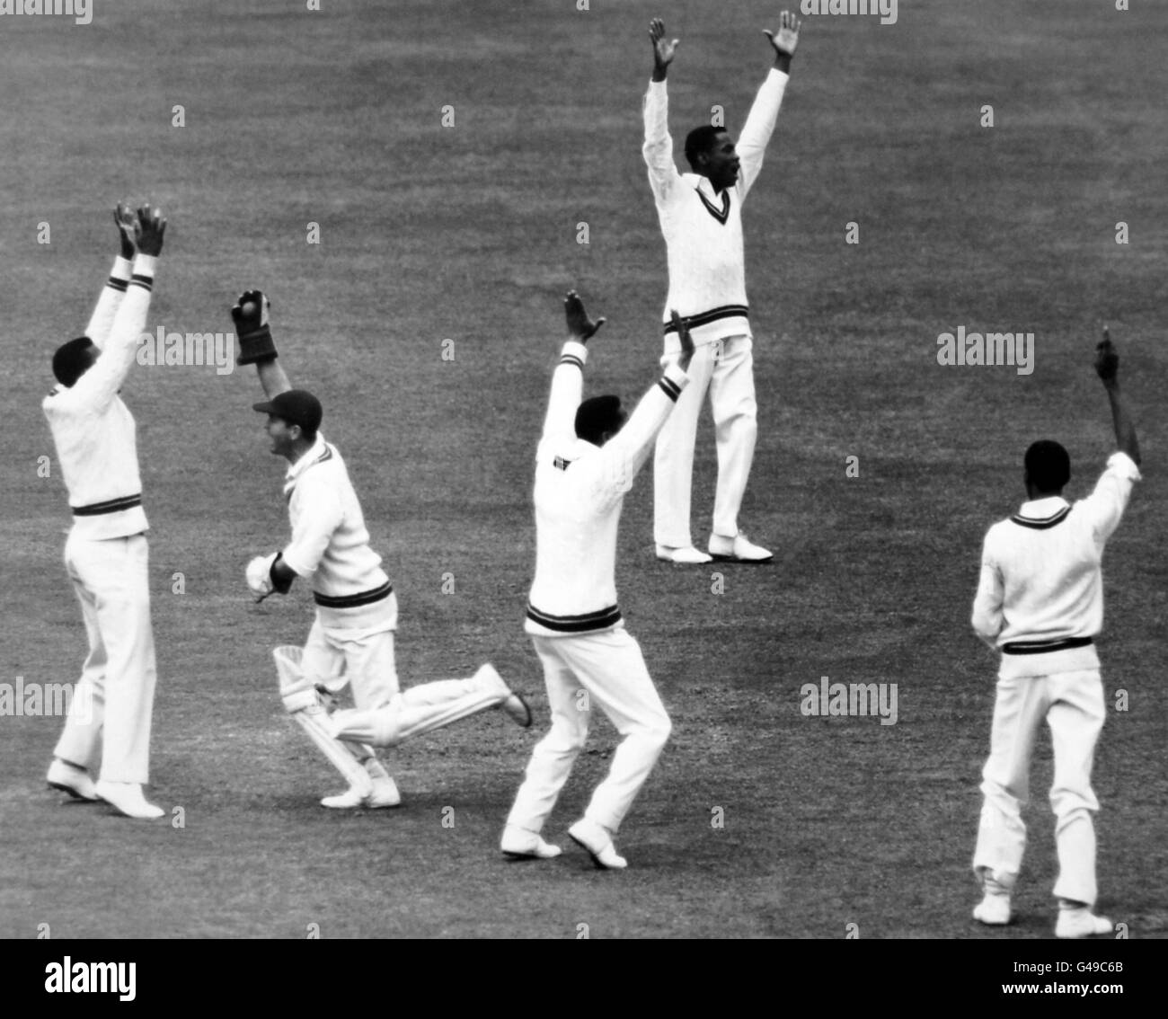 Between fifth Black and White Stock Photos & Images - Alamy