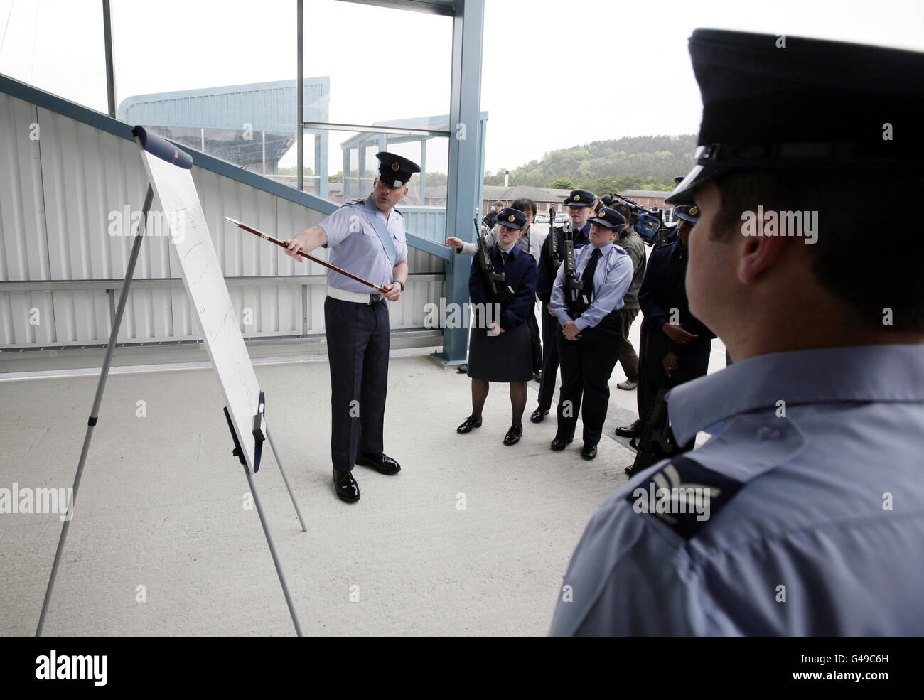 Sergeant Paul Rushby of the Queen's Colour Squadron briefs and drills ...