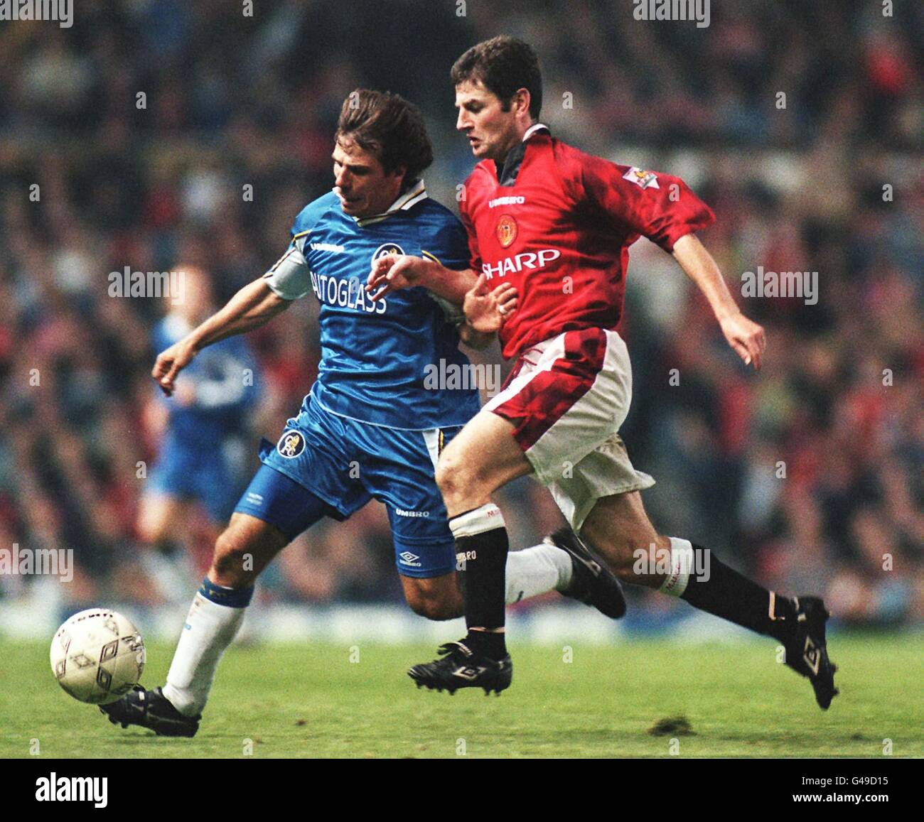 Man Utd/Chelsea Zola/Irwin Stock Photo - Alamy