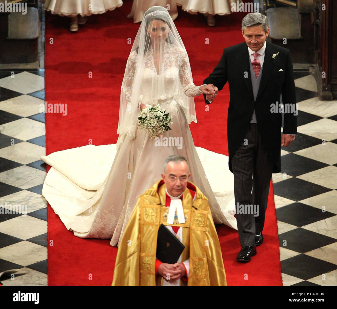 Accompanied by her father michael middleton to westminster abbey hi-res ...