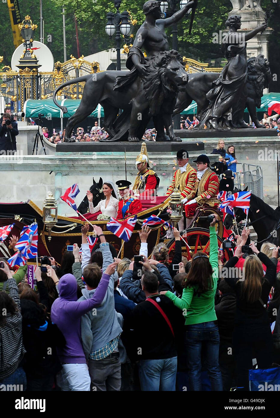 London in the royal procession after the wedding ceremony hi-res stock ...