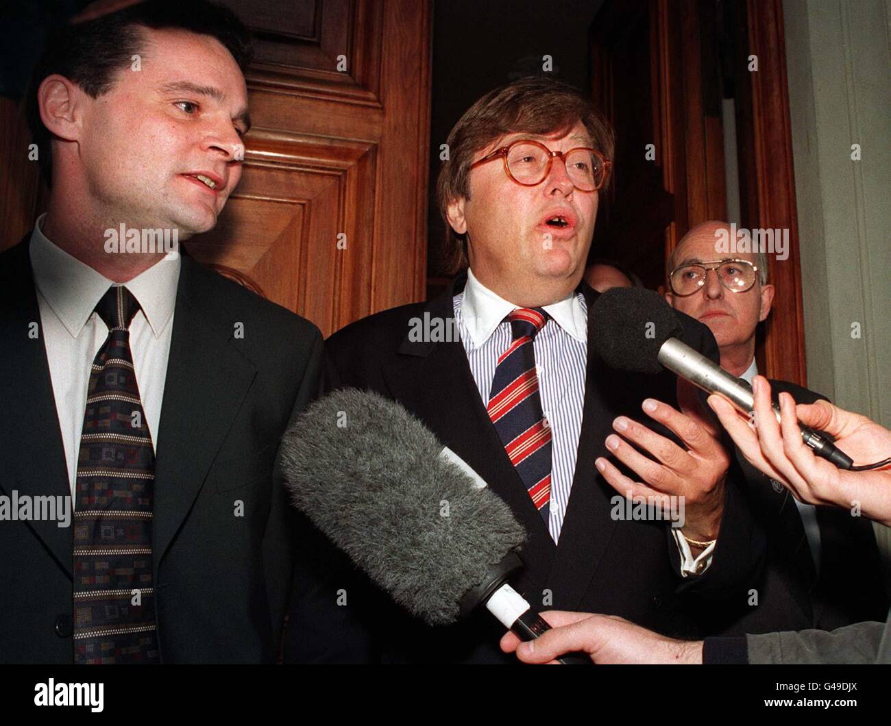 Italian reporters hi-res stock photography and images - Alamy