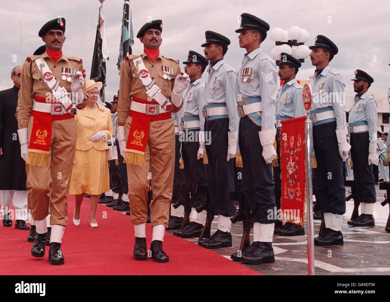 Queen elizabeth ii visit pakistan hi-res stock photography and images ...