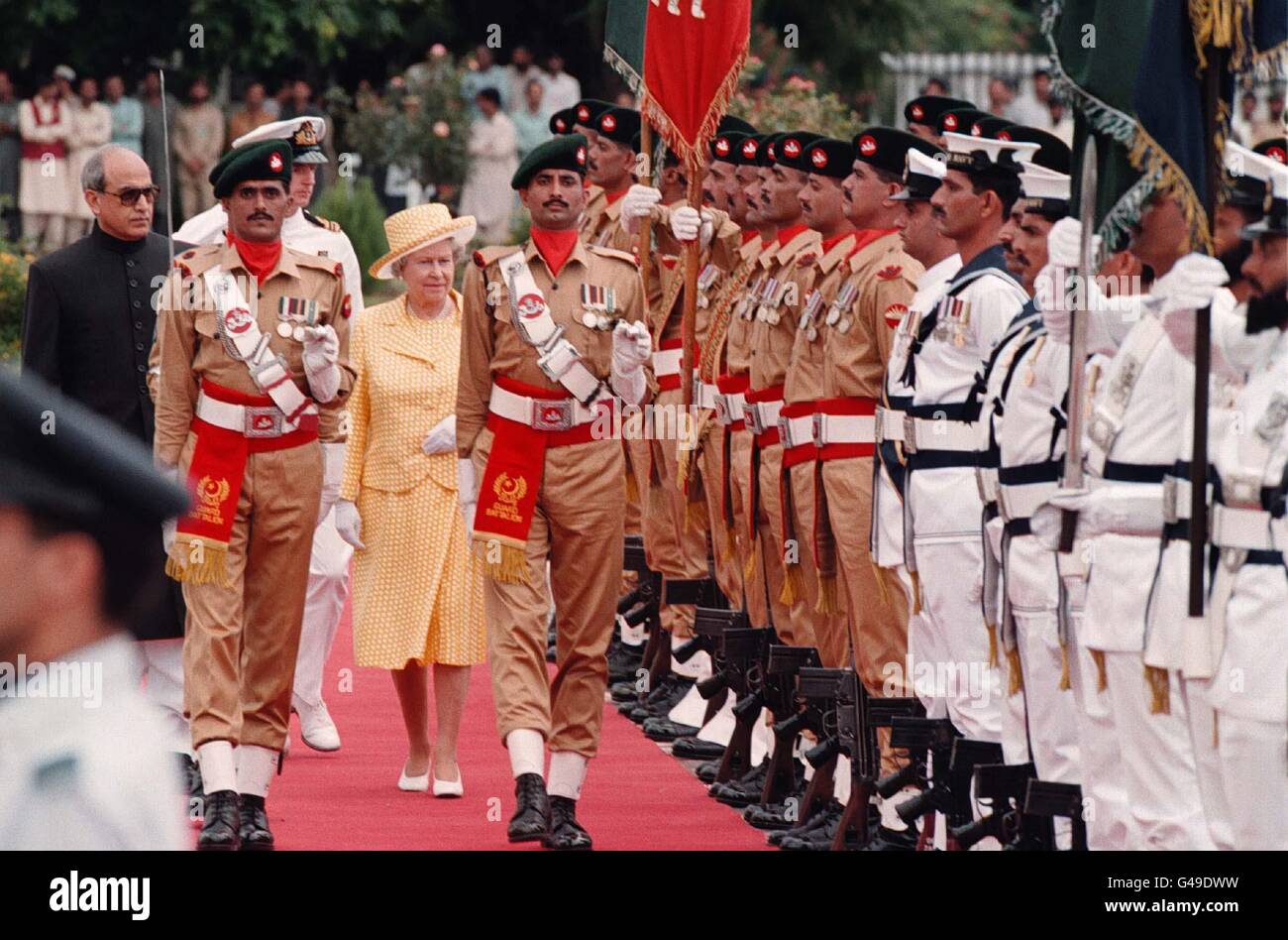 Queen elizabeth ii visit to pakistan hi-res stock photography and ...