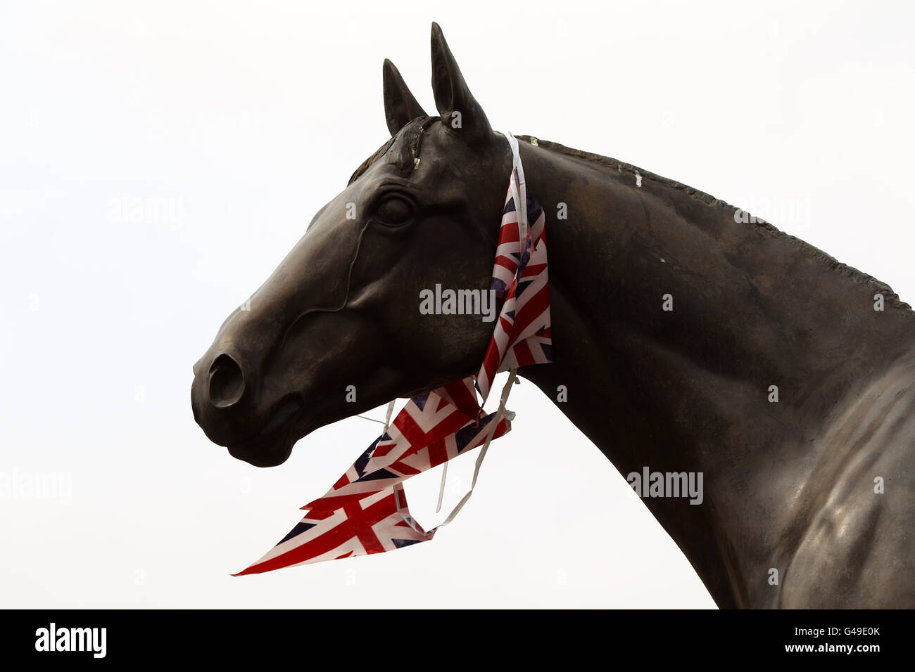 The statue of double trigger at doncaster racecourse hi-res stock ...