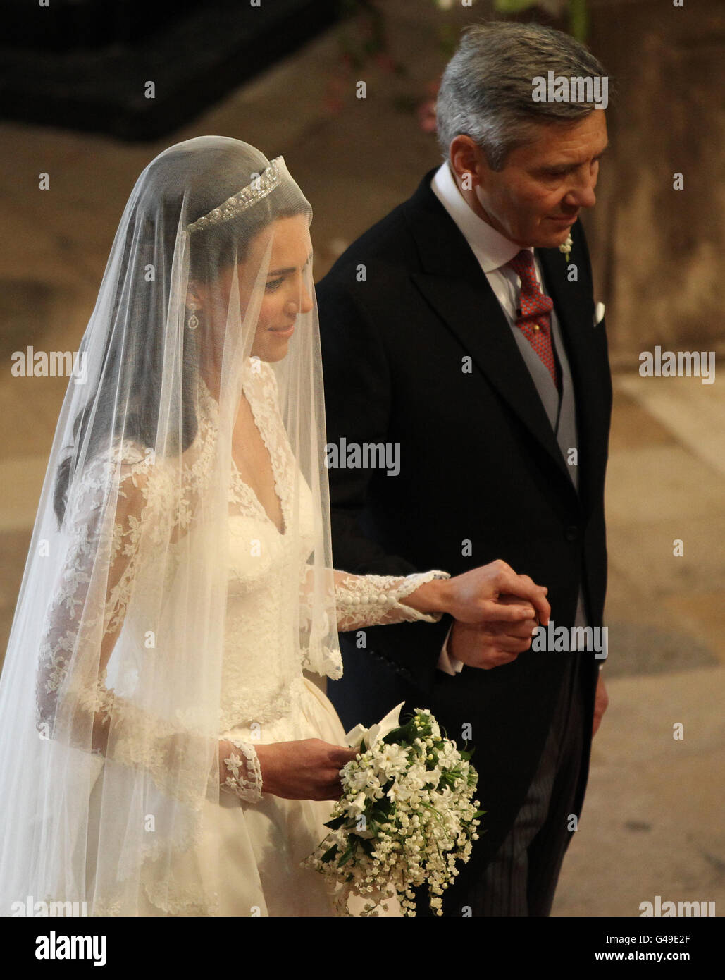Kate middleton stands next father michael middleton westminster abbey ...