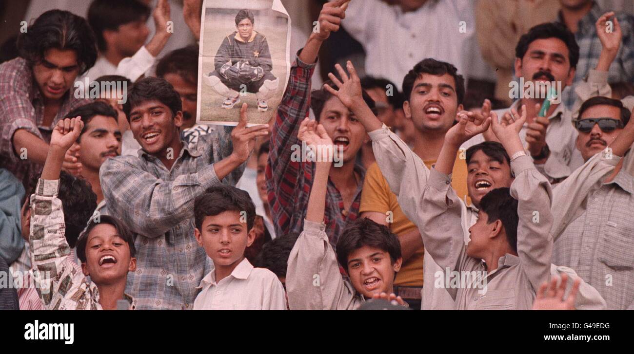 The Queen was given a rapturous welcome from fans, at the Rawalpindi ...
