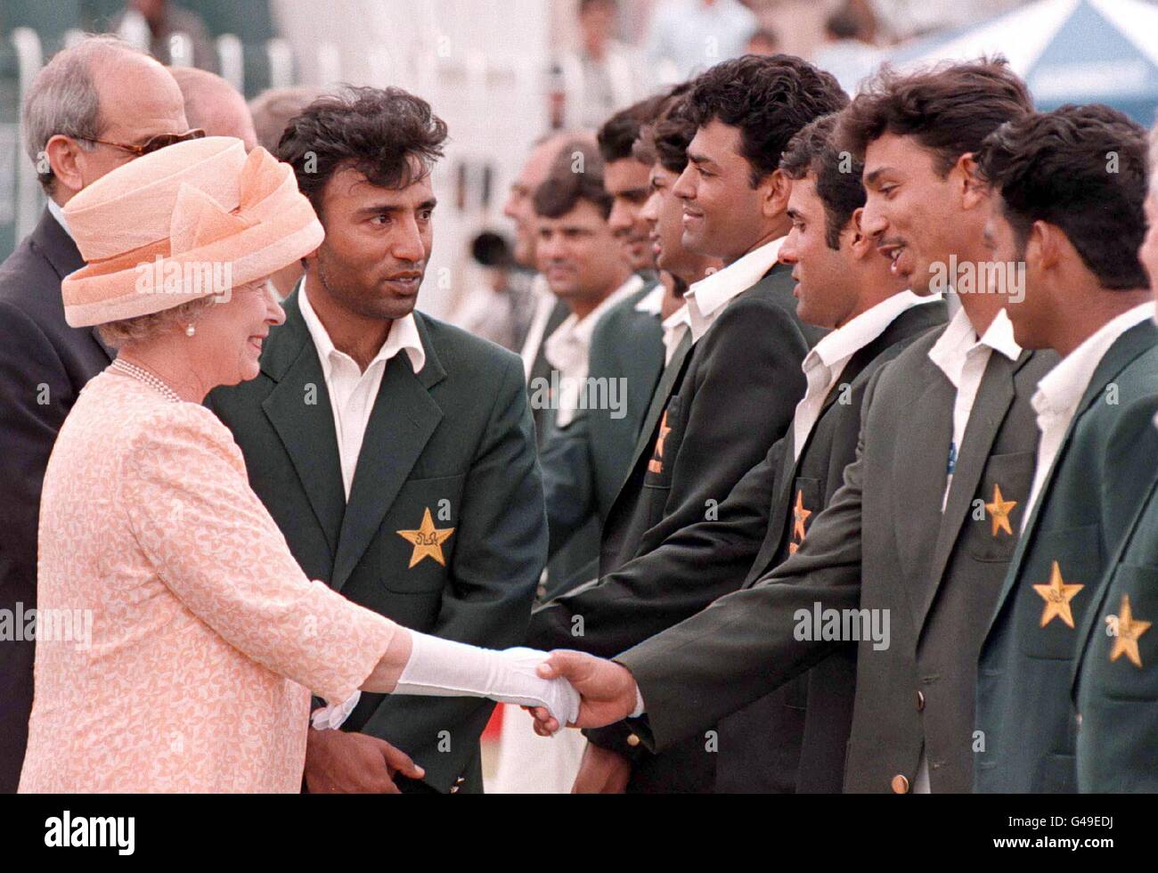 Queen elizabeth ii visit pakistan hi-res stock photography and images ...