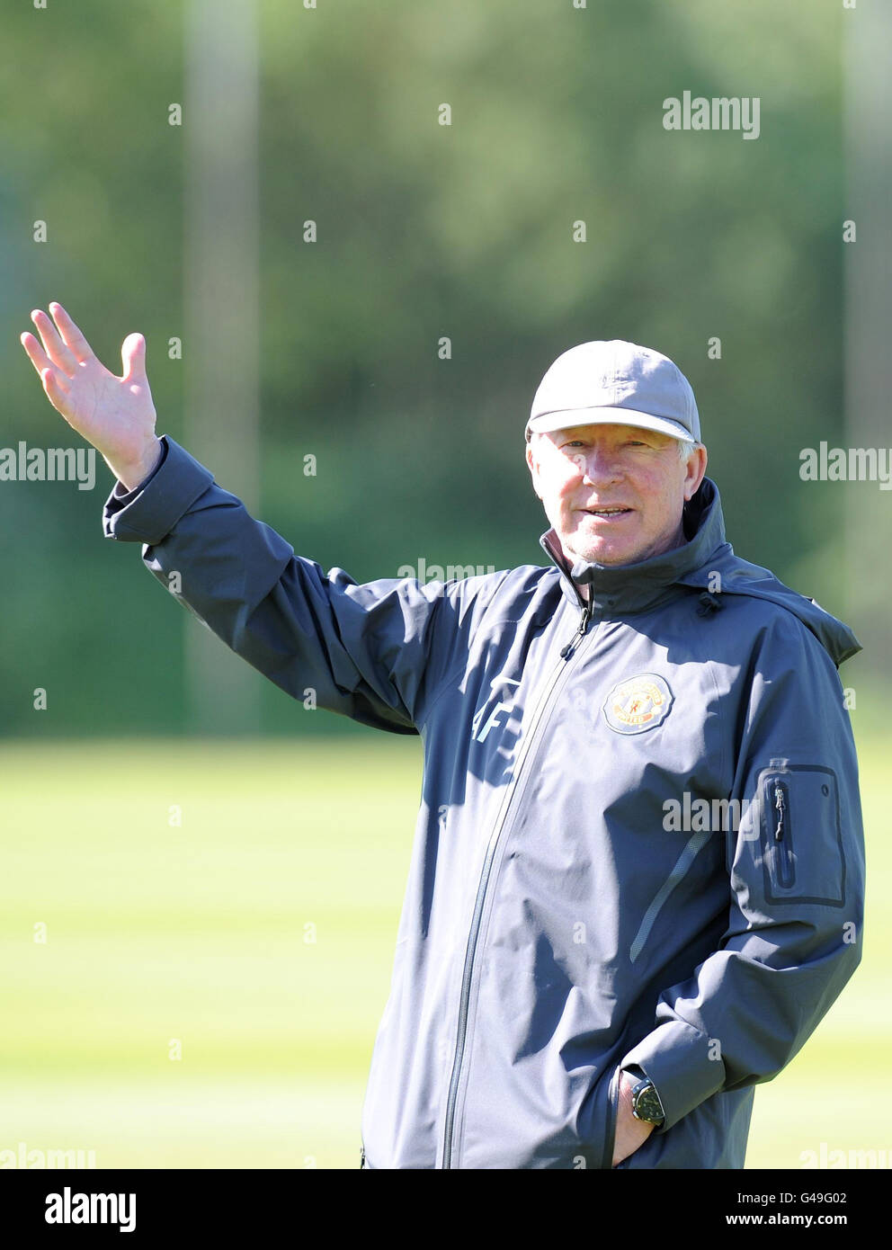 Manchester united manger alex ferguson training session carrington ...