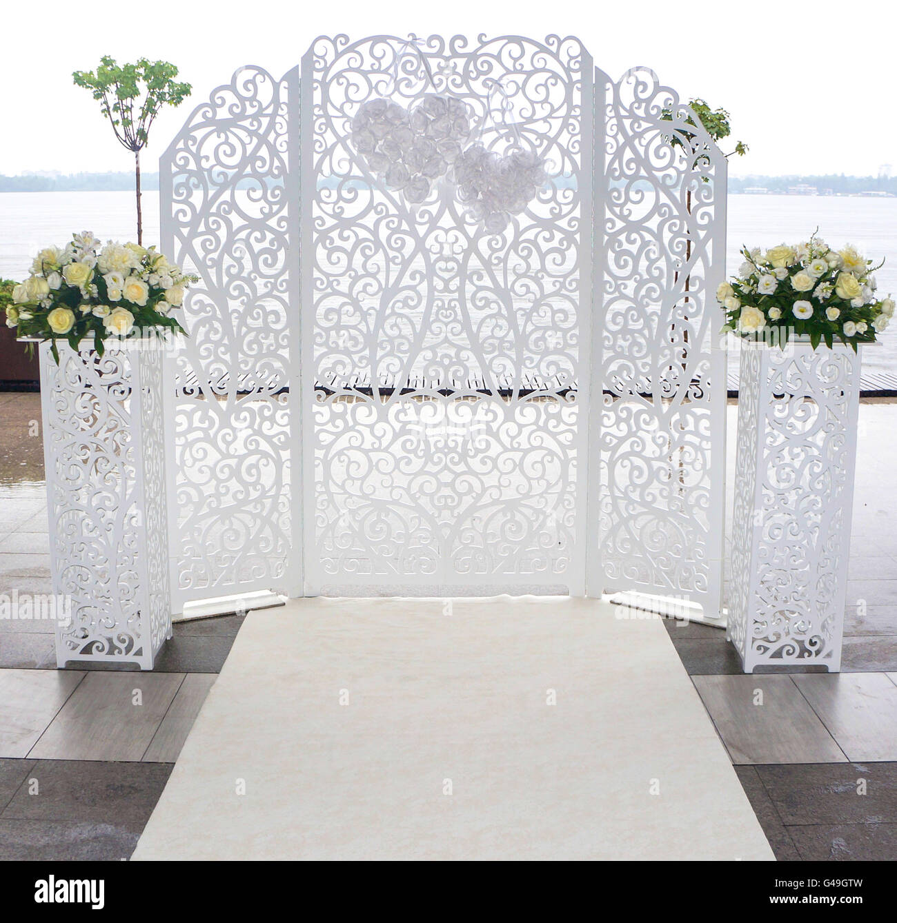 wedding white altar Stock Photo - Alamy