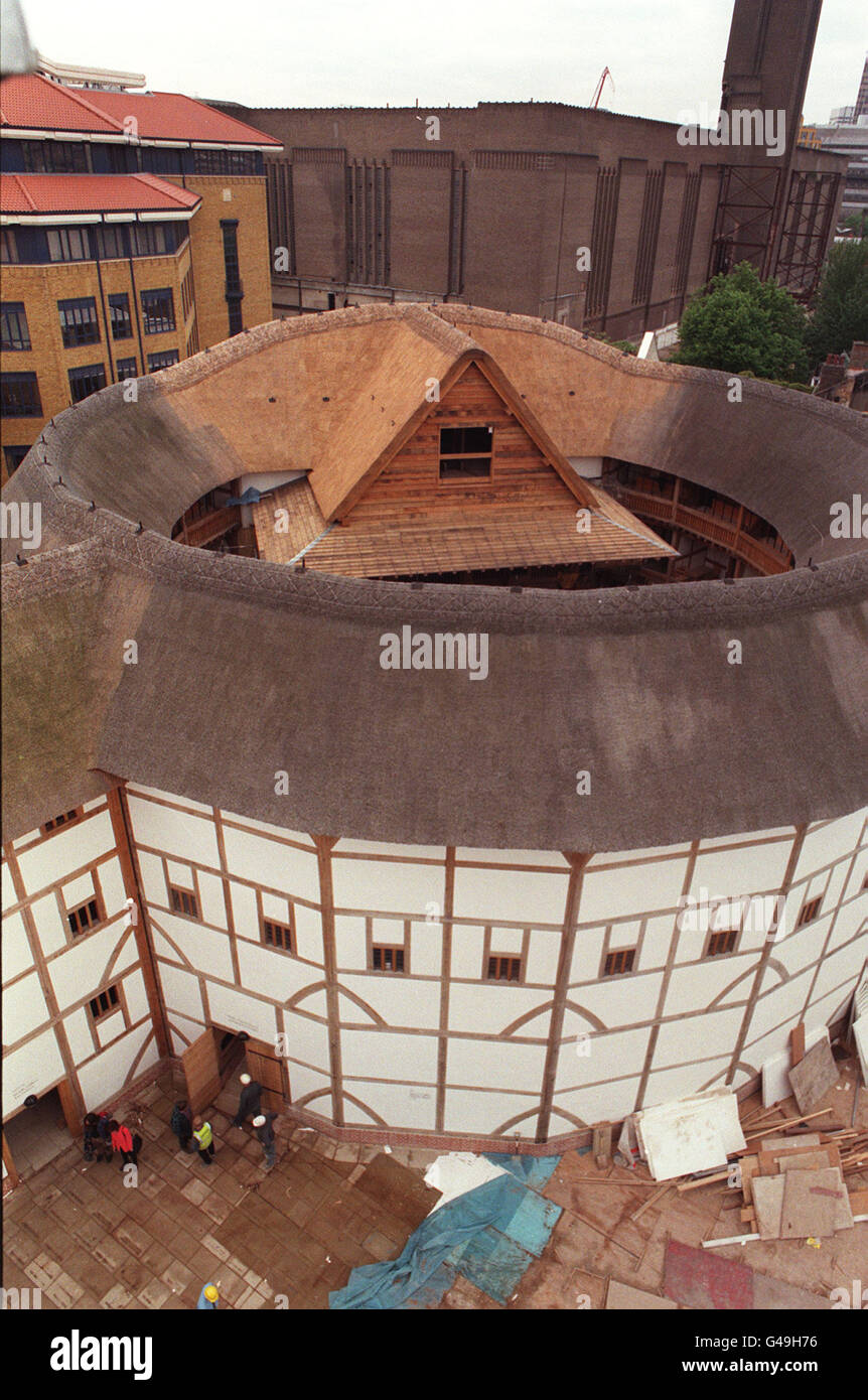 Original globe theatre hi-res stock photography and images - Alamy