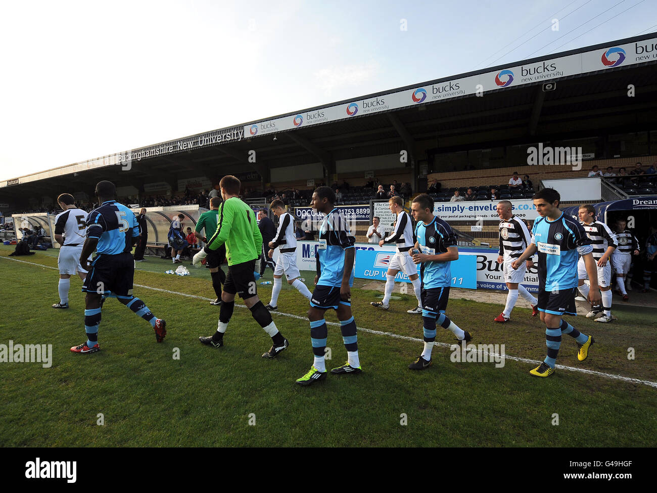 Teams walk onto pitch hi-res stock photography and images - Alamy