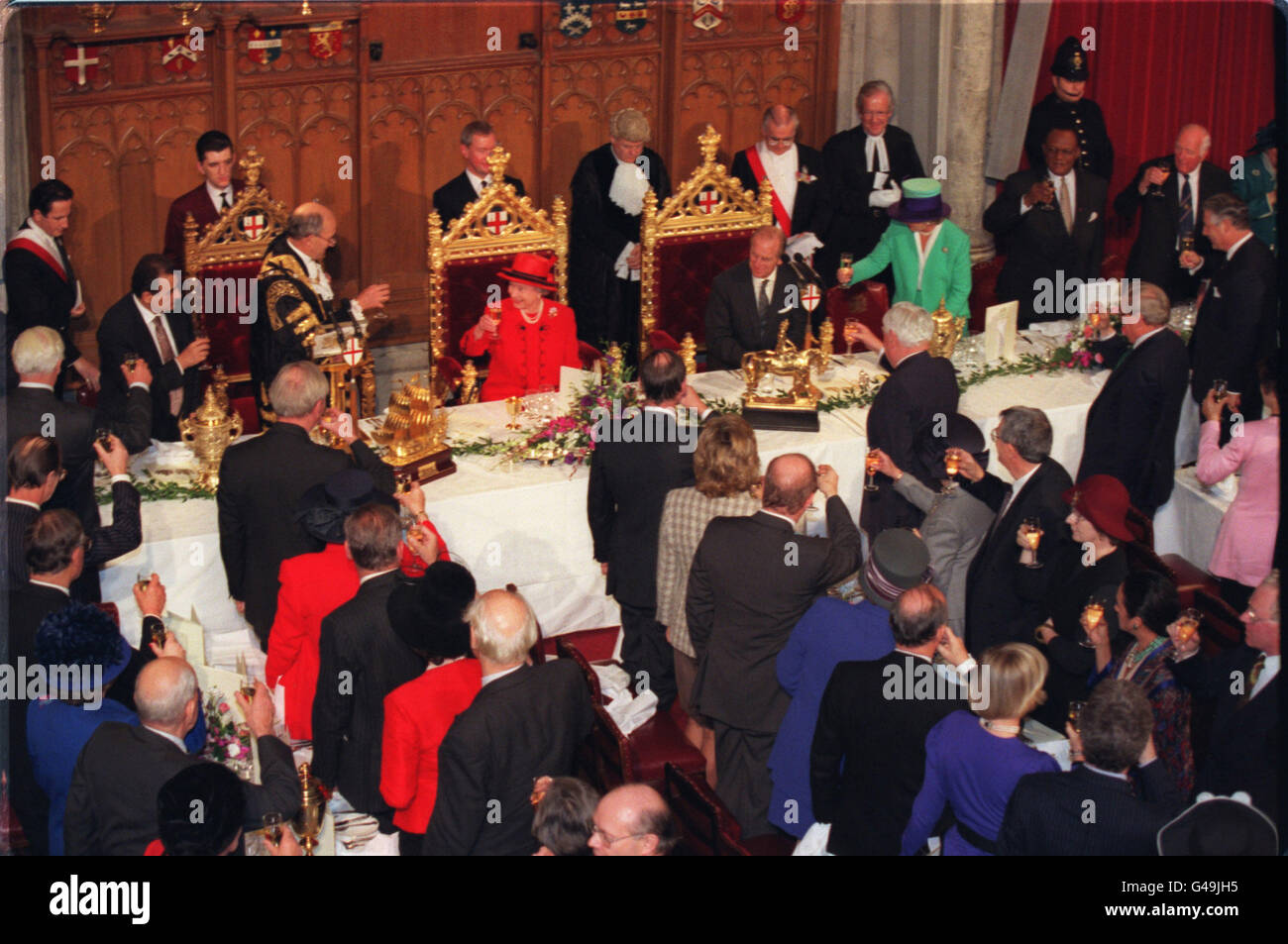 Guests of the Lord Mayor toast the Queen and the Duke of Edinburgh ...