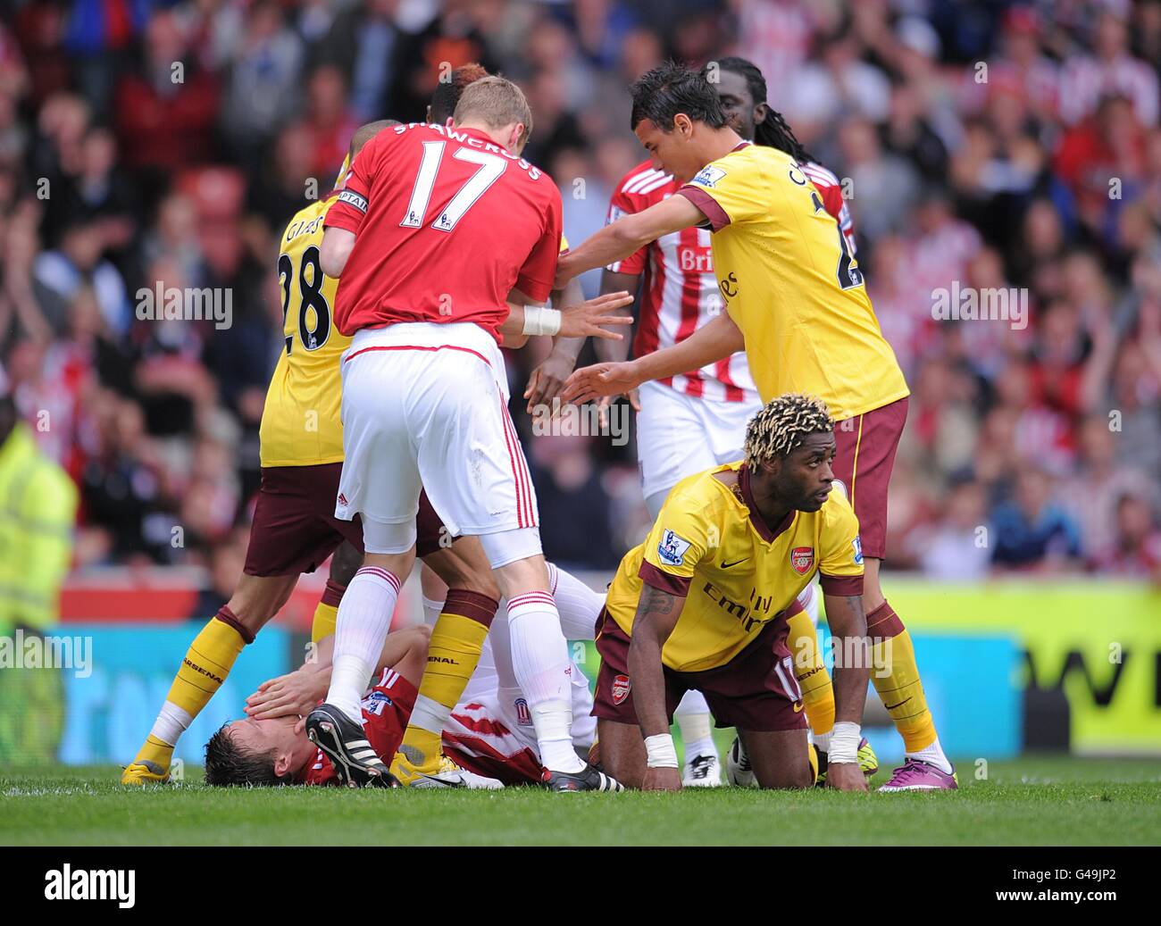 Tempers flare between two sides hi-res stock photography and images - Alamy Tempers flare between two sides hi-res stock photography and images - Alamy