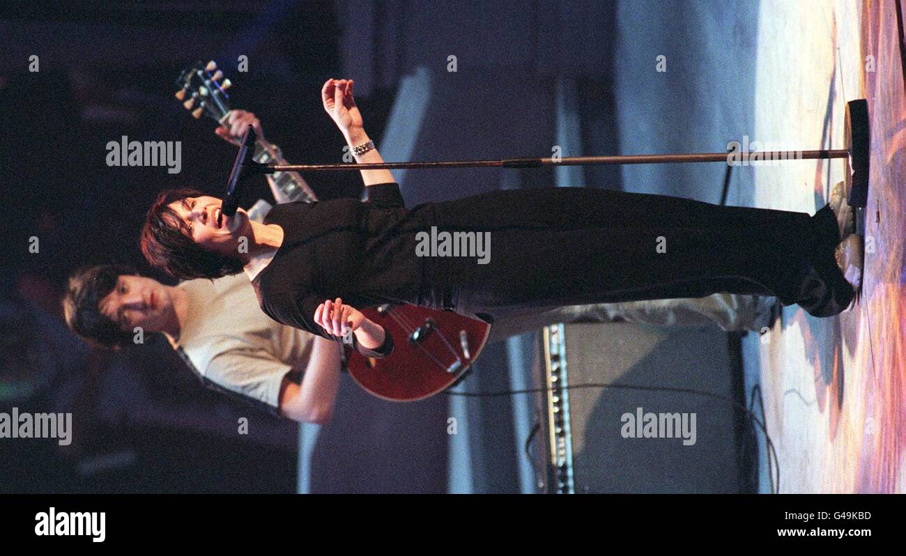 Texas lead singer Sharleen Speteri performs during the Smash Hits Poll ...