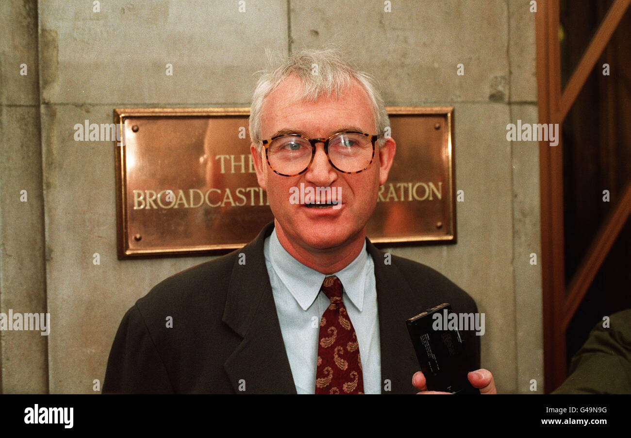 PA NEWS PHOTO 16/3/93 BBC DIRECTOR GENERAL JOHN BIRT SPEAKING TO THE ...