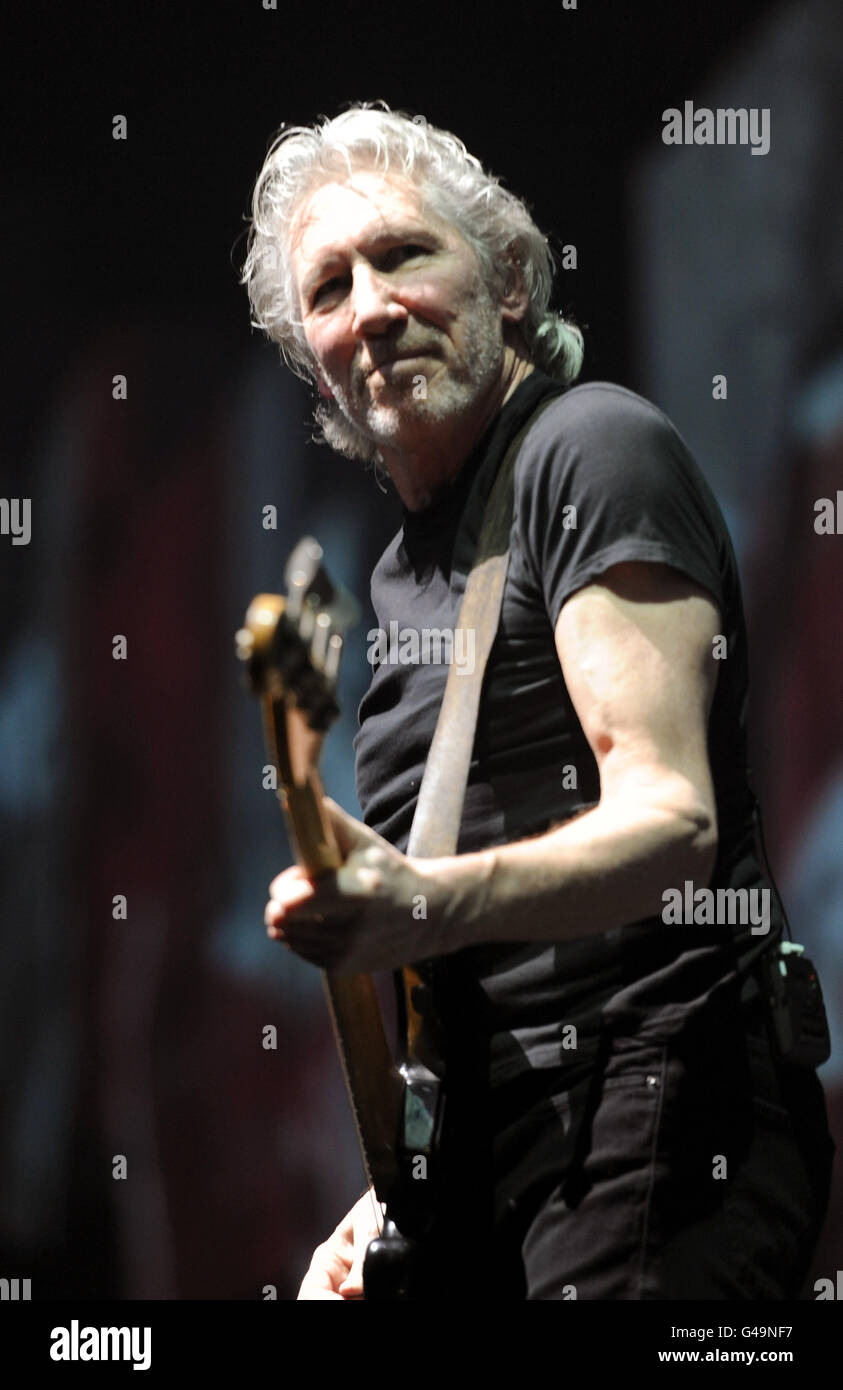 Roger waters live in hi-res stock photography and images - Alamy