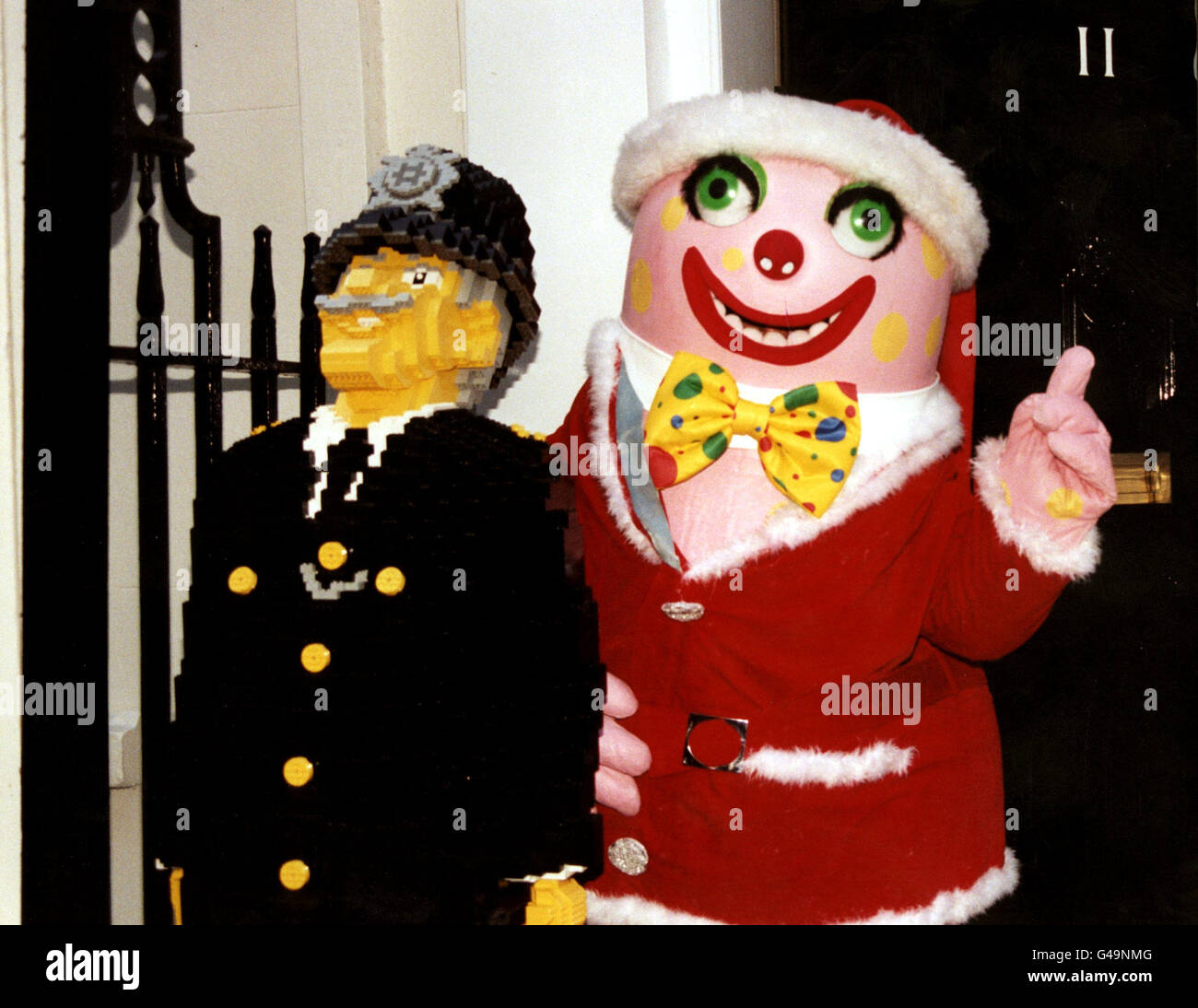 Mr blobby hi-res stock photography and images - Alamy