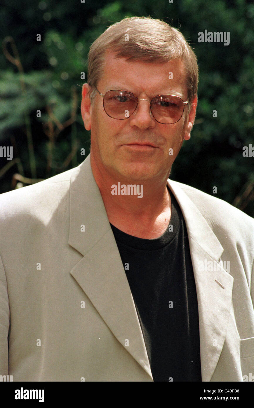 PA NEWS PHOTO 14/8/97 Actor Warren Clarke Stock Photo - Alamy