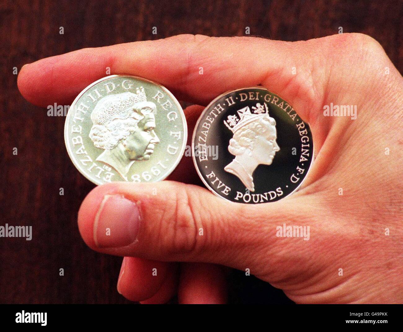 Circulating coins hi-res stock photography and images - Alamy