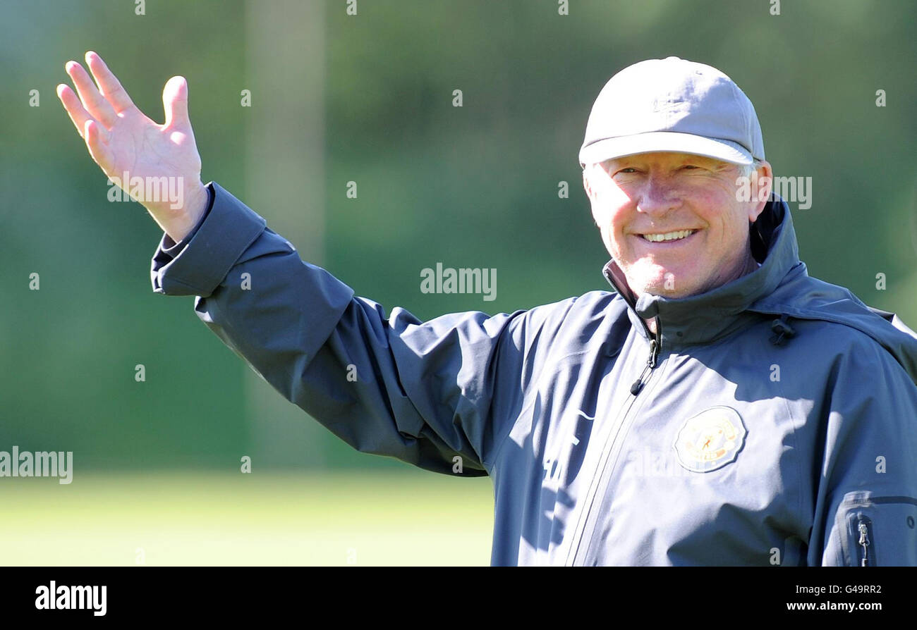 Manchester united manger alex ferguson training session carrington ...