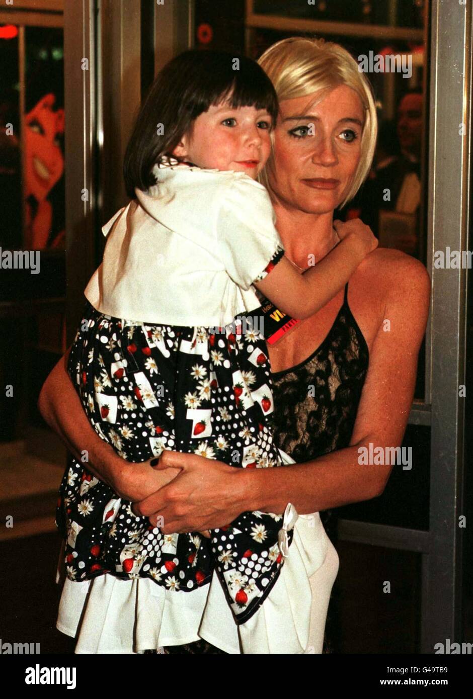 PA NEWS PHOTO 9/10/97 EASTENDERS ACTRESS MICHELLE COLLINS AND A SMALL ...