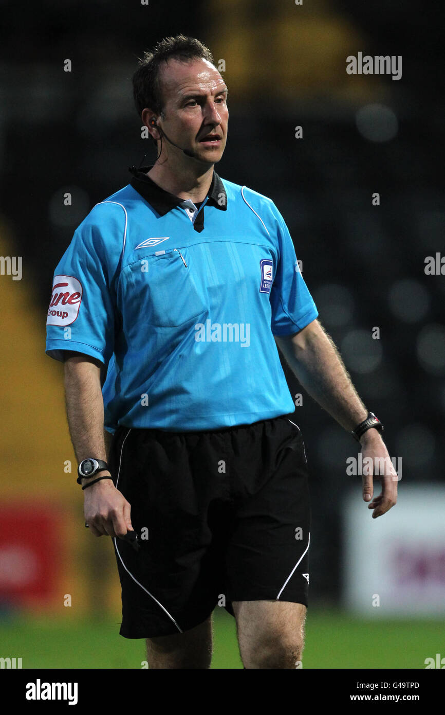 Referee mick russell hi-res stock photography and images - Alamy
