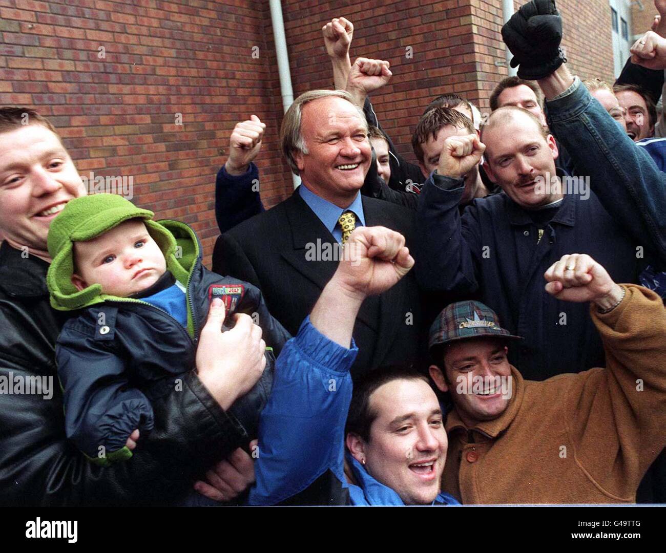 A warm welcome back to Sheffield Wednesday from the fans for Ron ...