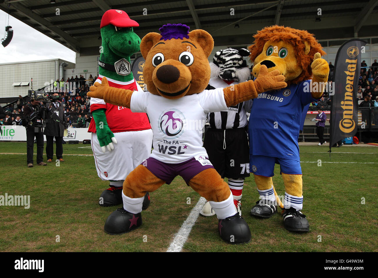 Arsenal mascot Gunnersaurus Rex (left) and Chelsea mascot Stamford the ...