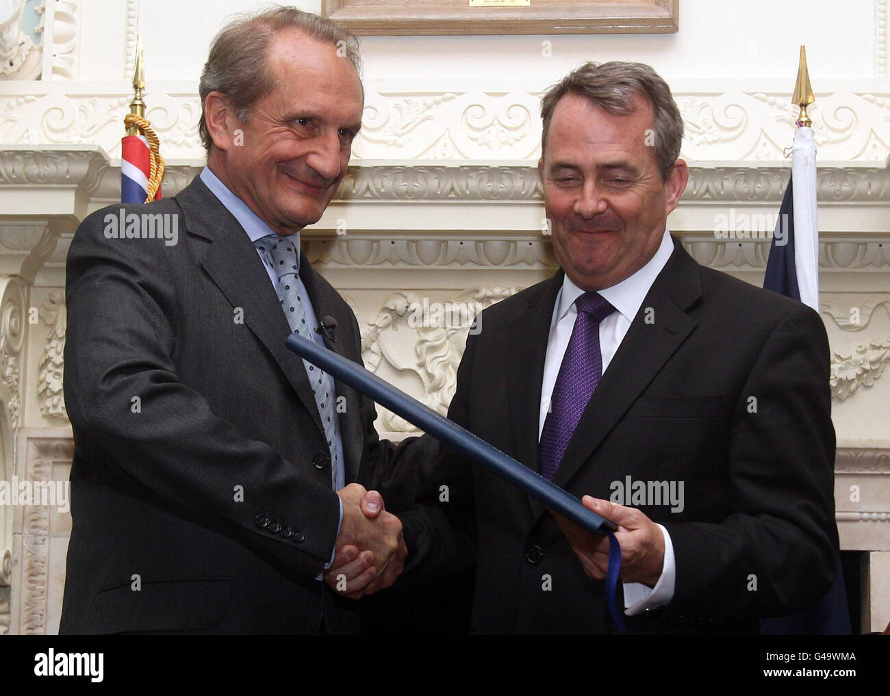 French defence ministry hi-res stock photography and images - Alamy