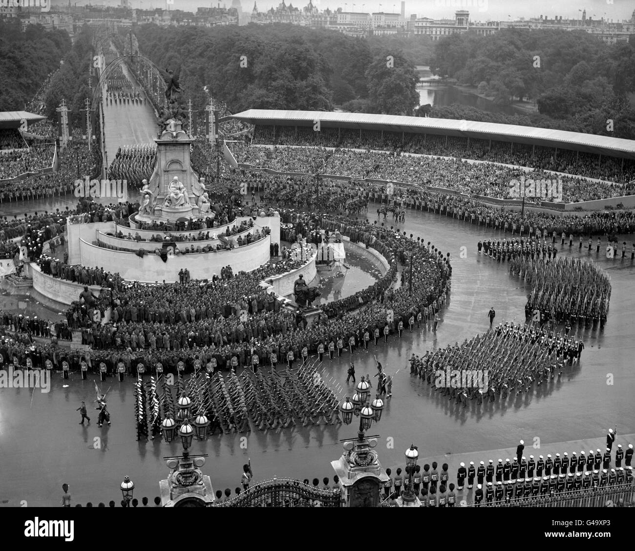 Coronation procession of queen victoria Black and White Stock Photos ...
