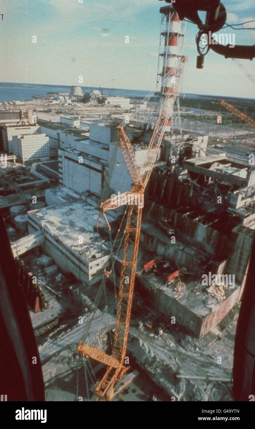 PA NEWS PHOTO 1/4/86 DAMAGED UNIT NO. 4 CHERNOBYL NUCLEAR PLANT IN THE ...