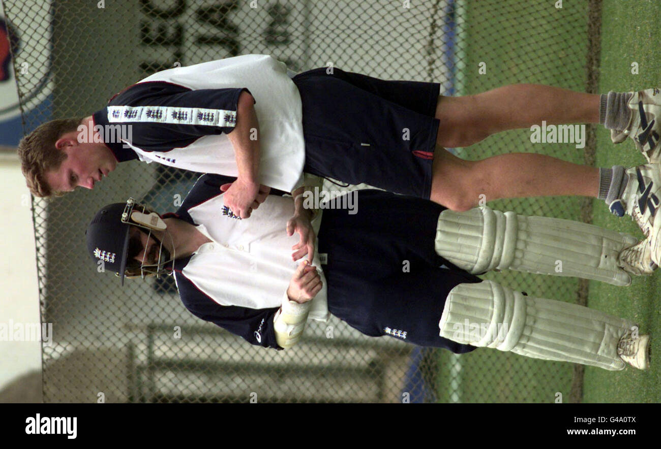 CRICKET/Russell & Cowan 1 Stock Photo - Alamy