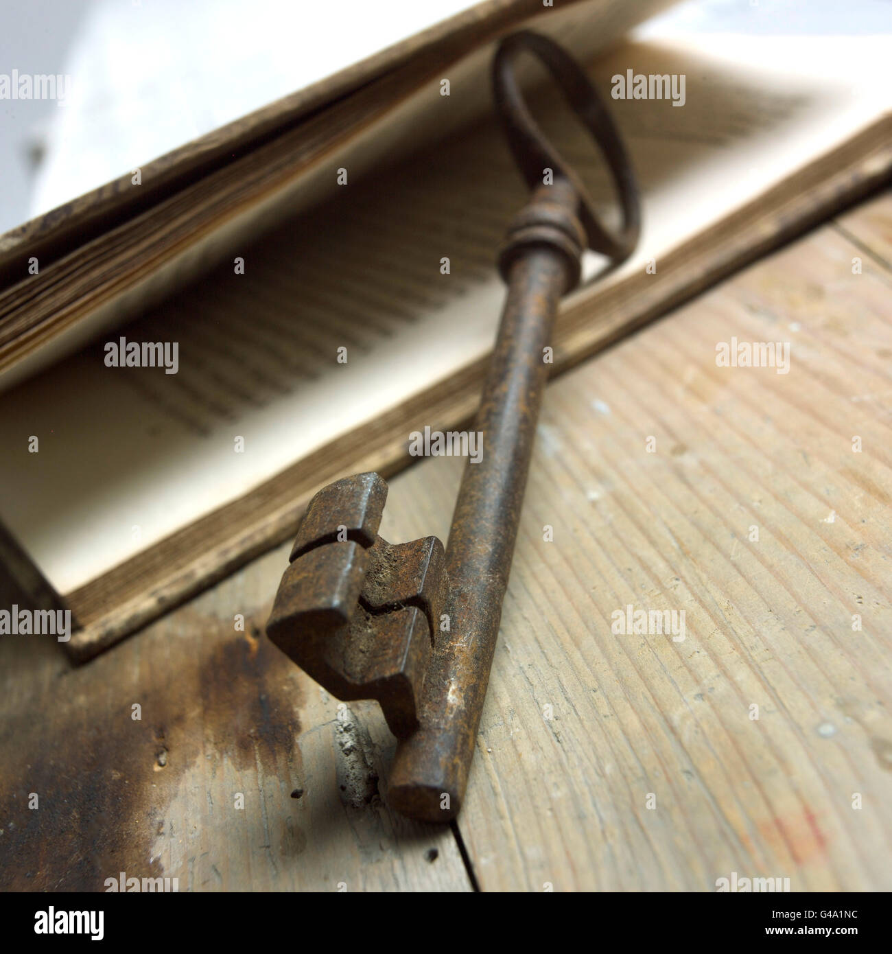 Old key and book Stock Photo - Alamy