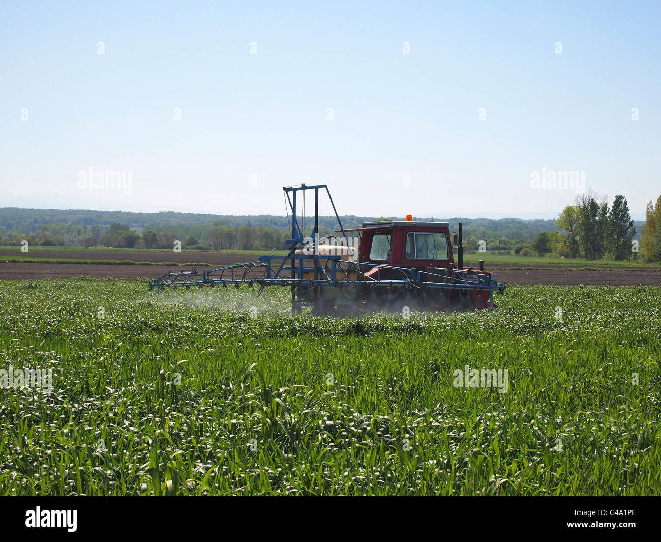 Fertilizing fields hi-res stock photography and images - Alamy