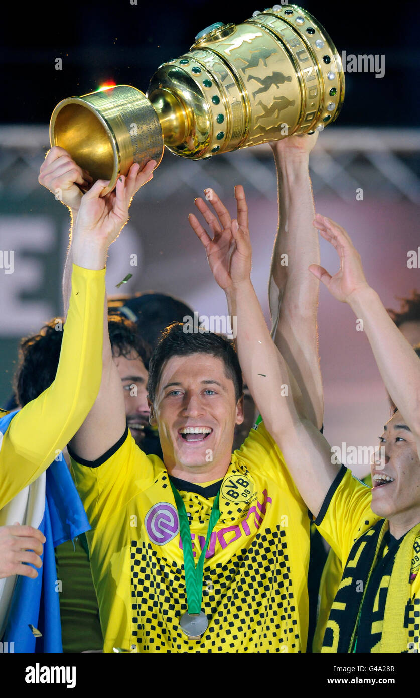 Holding the league cup trophy hi-res stock photography and images - Alamy