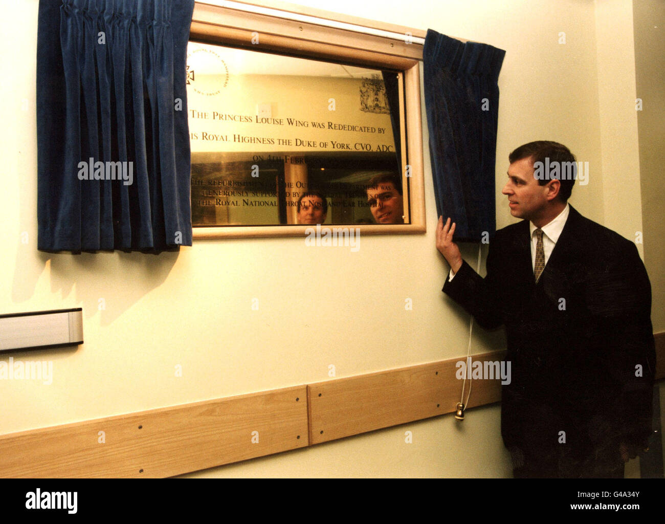Hospital wing signs hi-res stock photography and images - Alamy