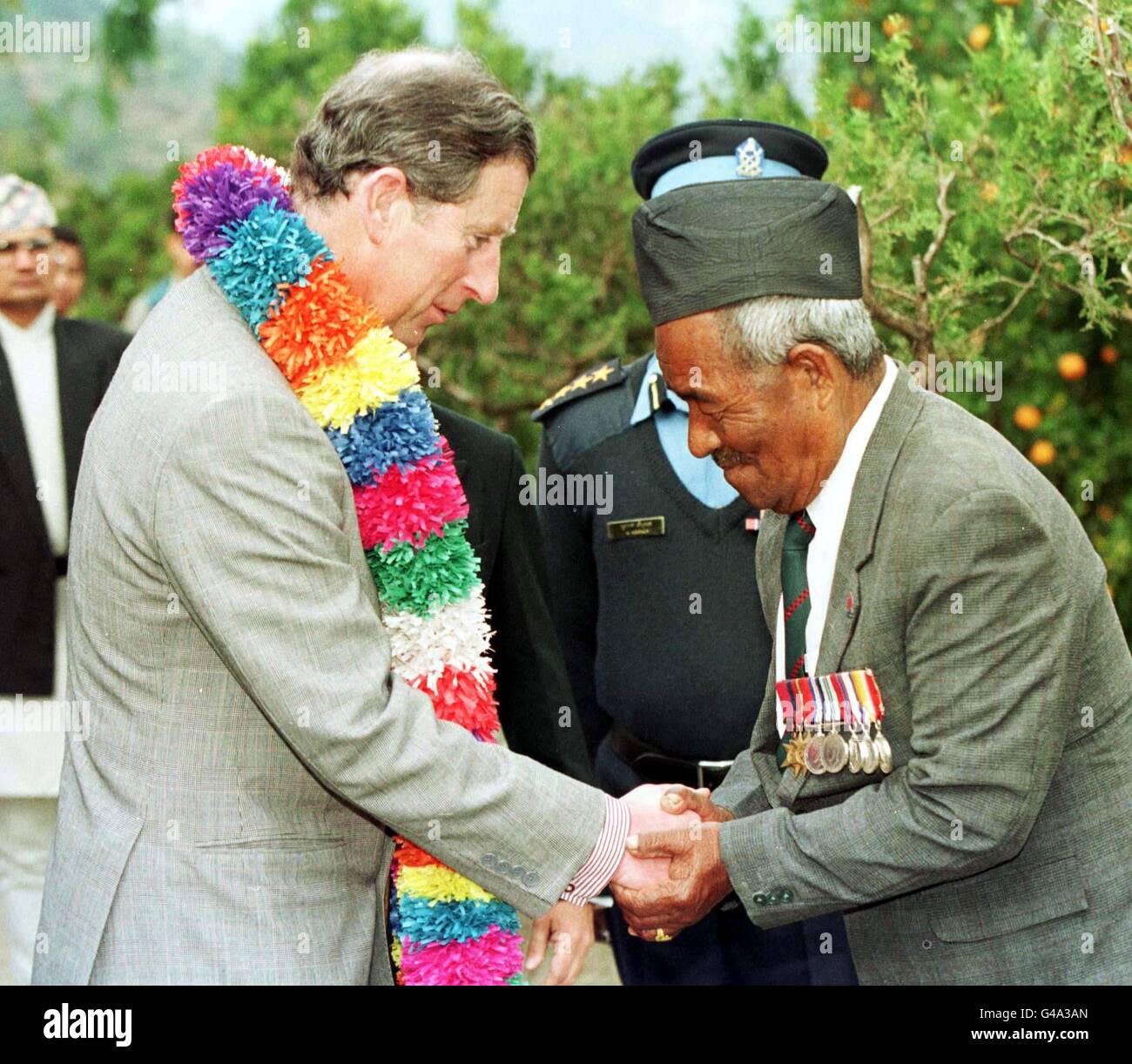 The prince of wales greets victoria cross holder bhan bhagta hi-res ...