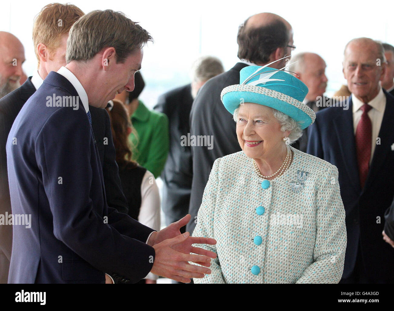 Queen elizabeth ii meets ryan tubridy at the guinness storehouse hi-res ...