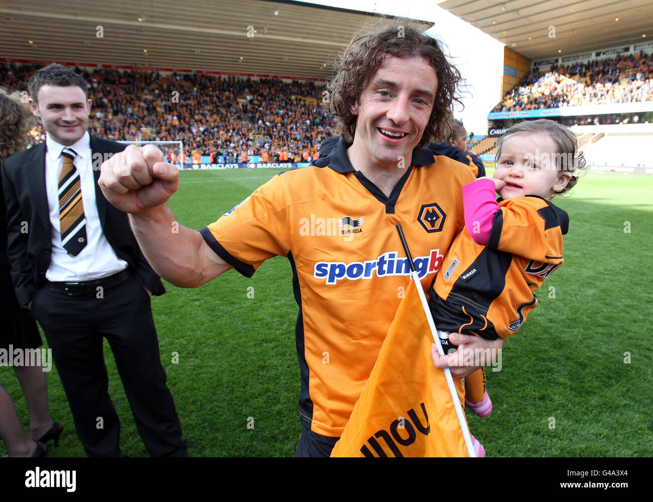 Wolverhampton wanderers stephen hunt celebrates with his daughter hi ...