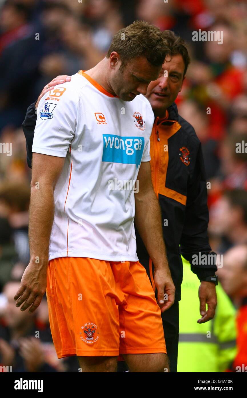 Blackpool assistant manager Steve Thompson consoles Ian Evatt (left ...