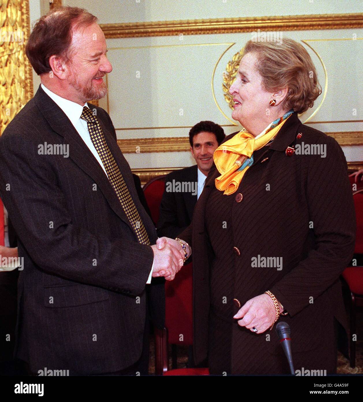 Politics kosovo robin cook hi-res stock photography and images - Alamy