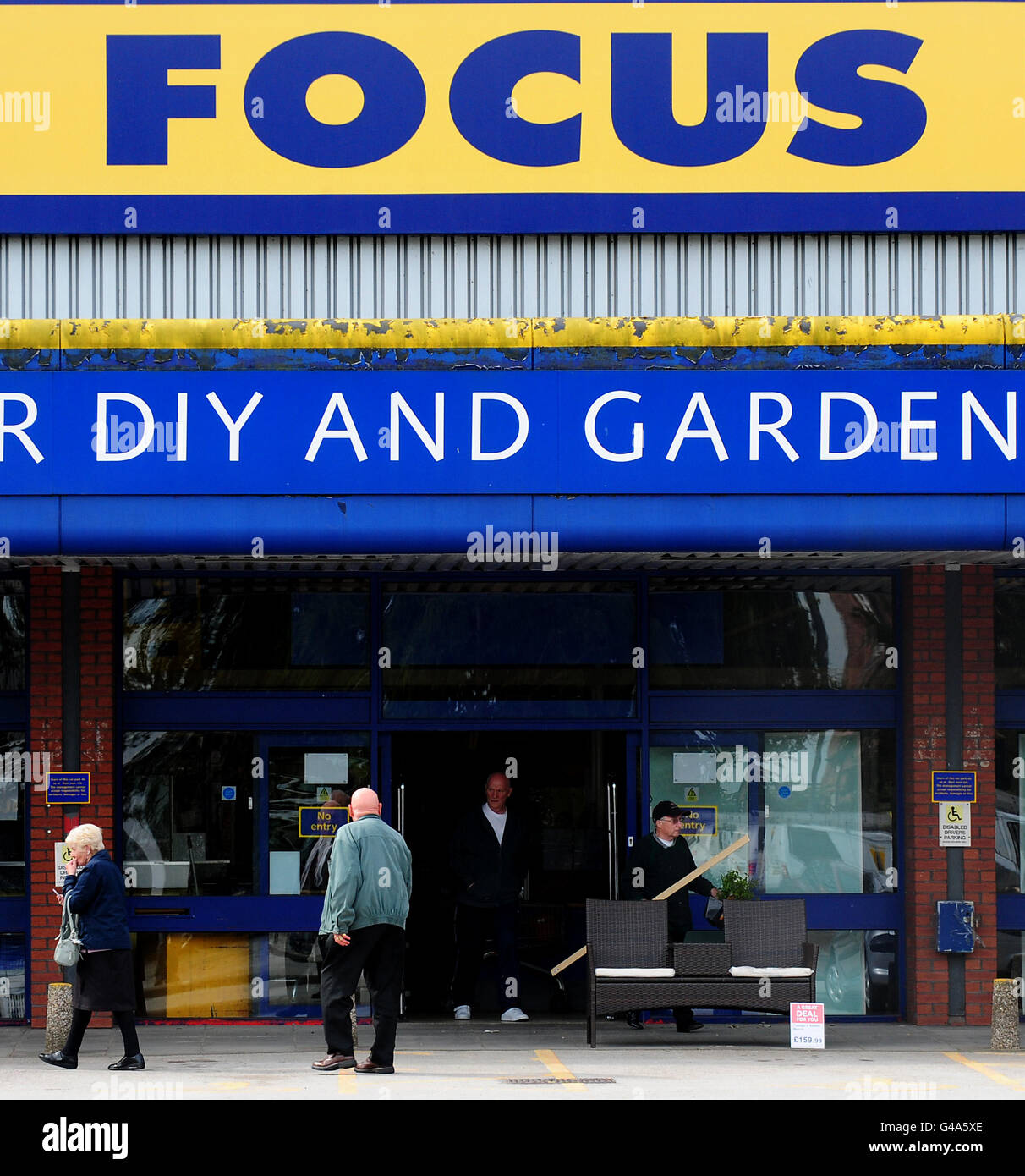 Focus stores to close Stock Photo - Alamy