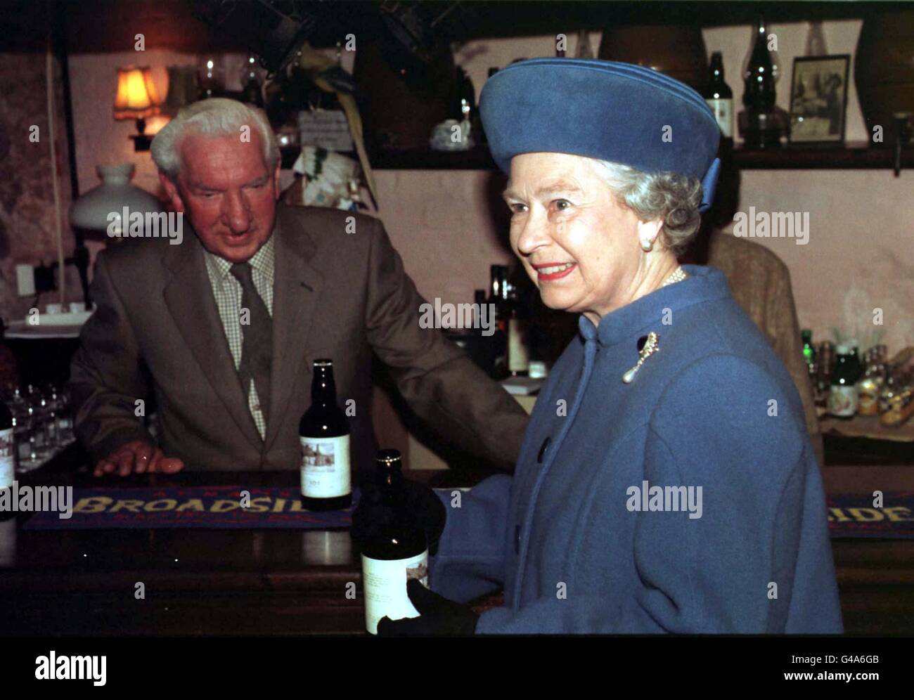 Queen drinking beer hi-res stock photography and images - Alamy